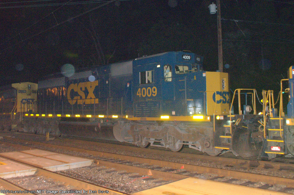 CSX SD40-3 4009 trails on Q418-26